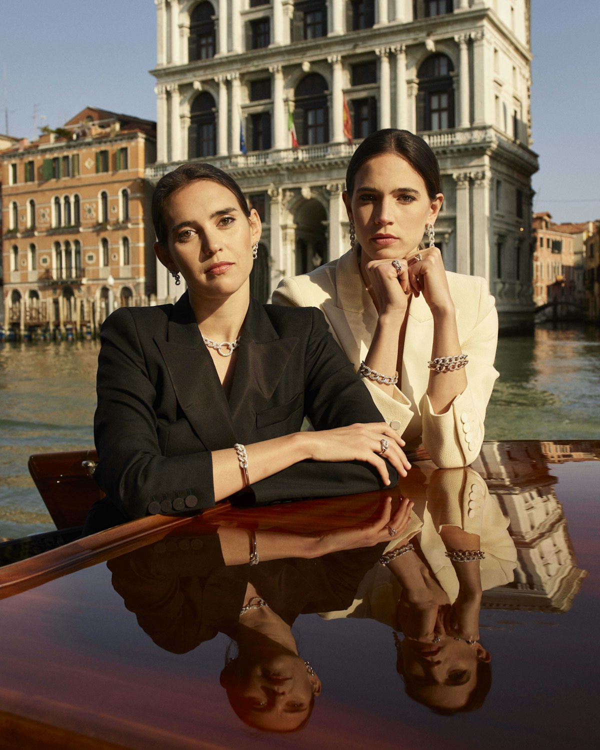Viola e Vera Arrivabene sono il nuovo volto di Pomellato per presentare ...