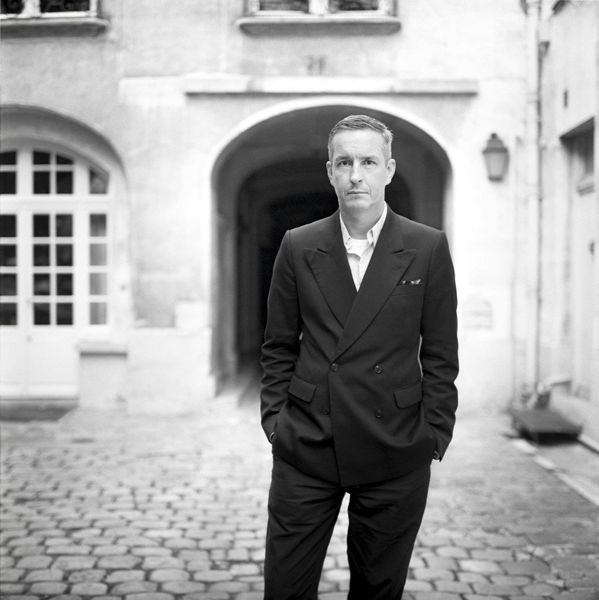 Dries Van Noten, la carriera del designer belga e la storia del suo marchio