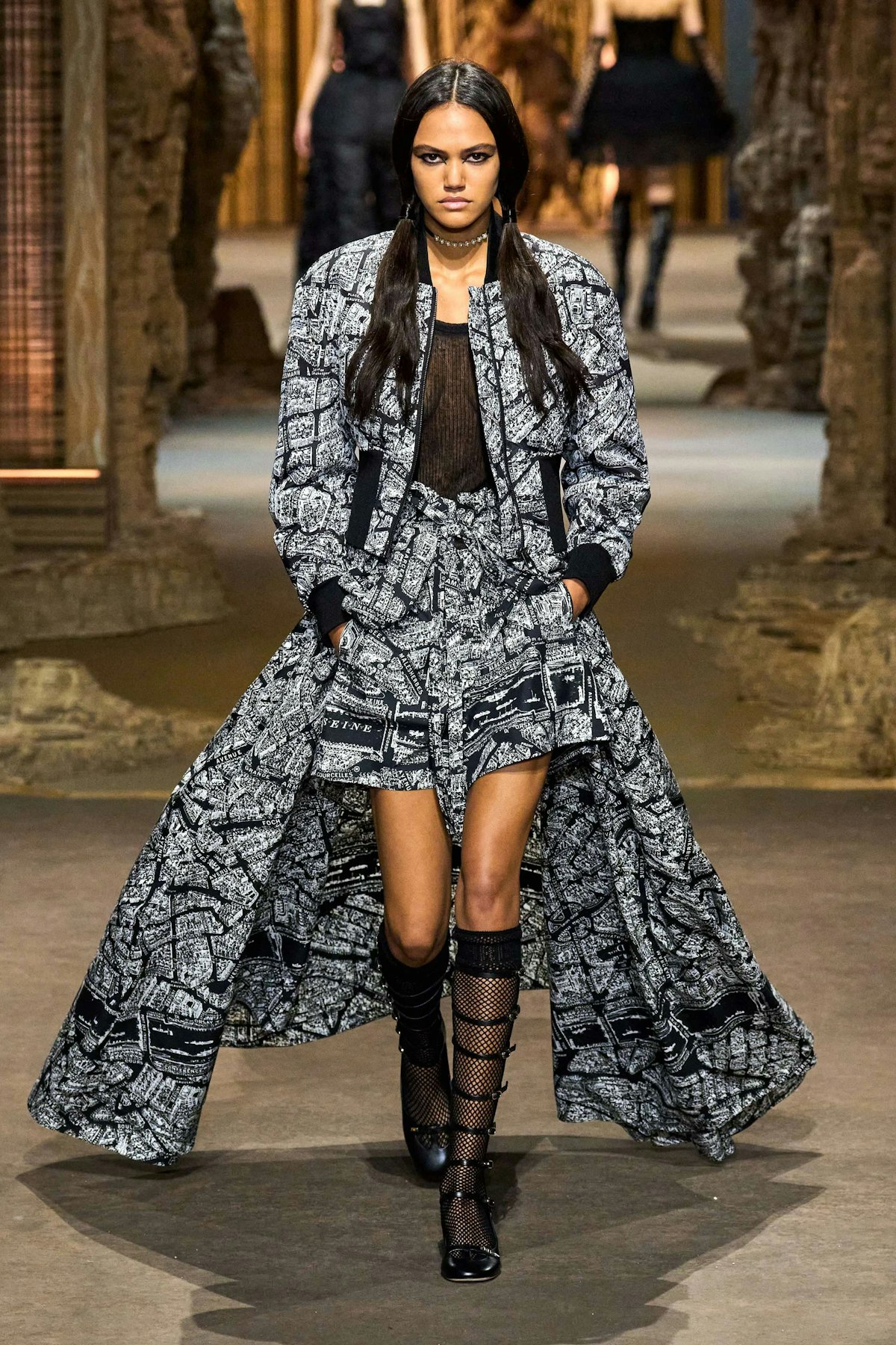 Dior Spring Summer 2023: Maria Grazia Chiuri ci porta alla corte di ...