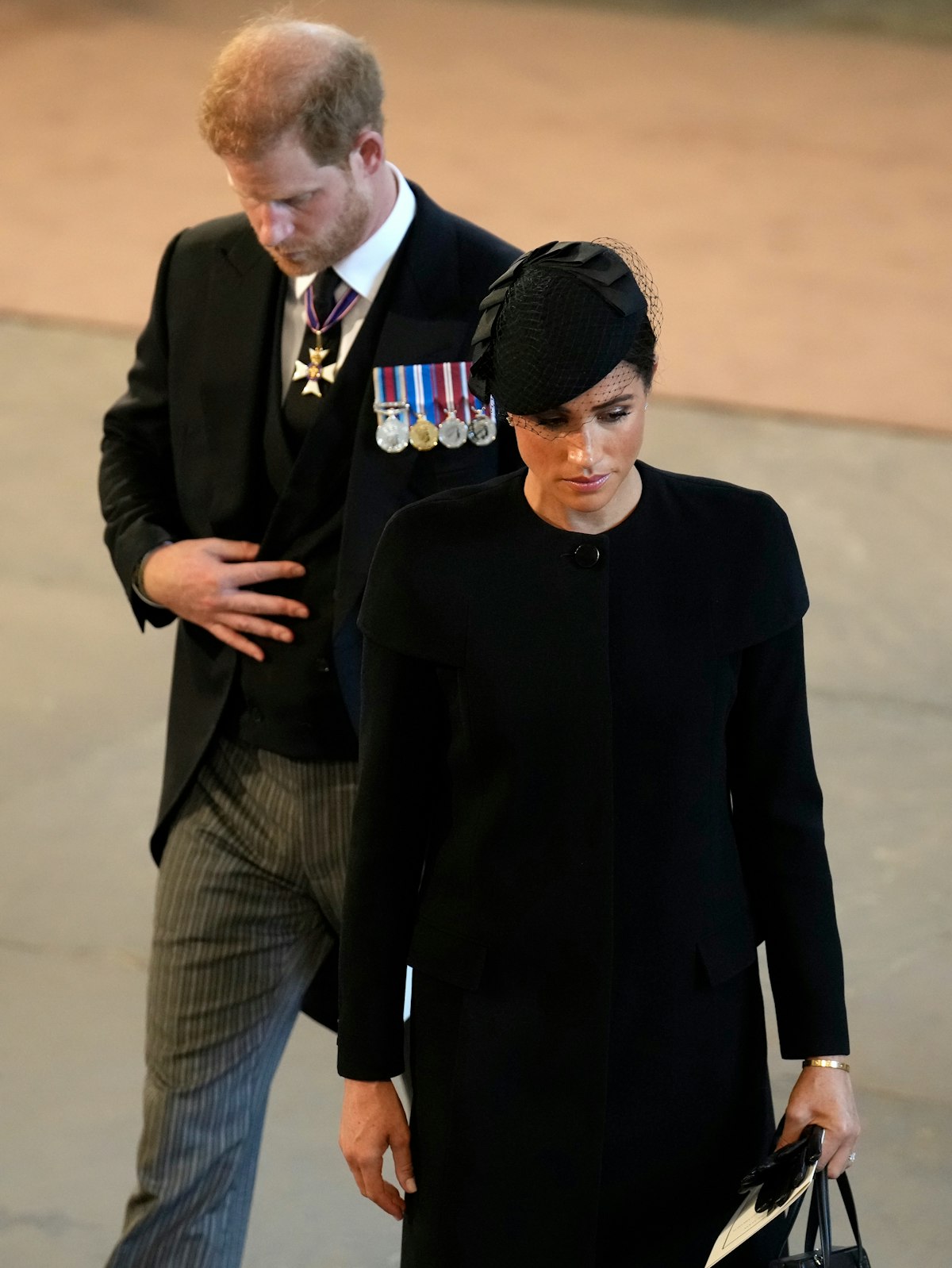 Meghan e Harry a un passo dal divorzio: lei lo tradisce con la guardia ...