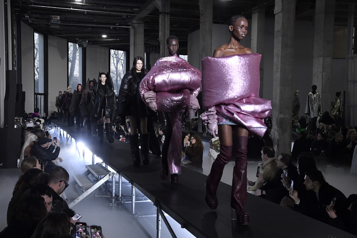 Le sfilate di Rick Owens, Isabel Marant e Shang Xia alla Paris Fashion Week