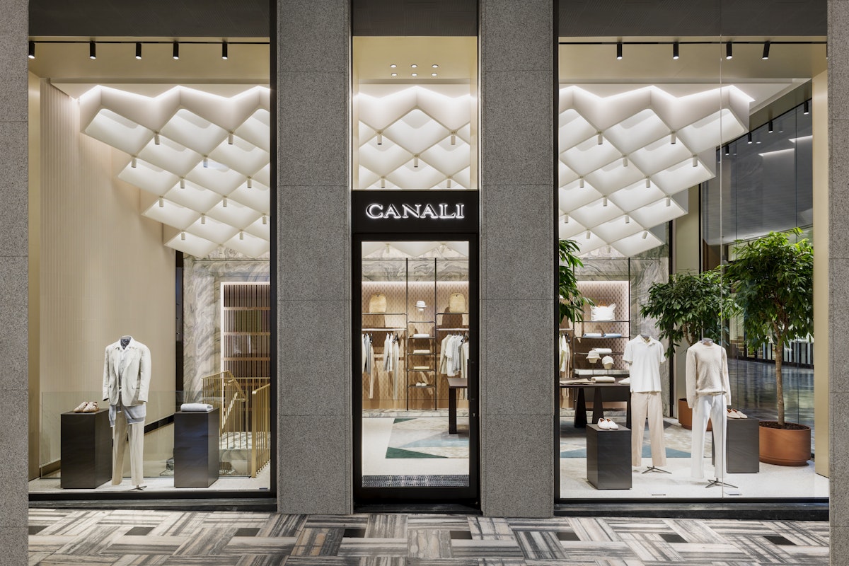 Aprono le porte del nuovo store di Canali in via Verri a Milano