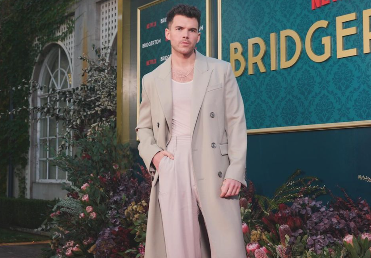 Bridgerton, chi è Luke Newton e perchè è il nuovo style-icon da seguire