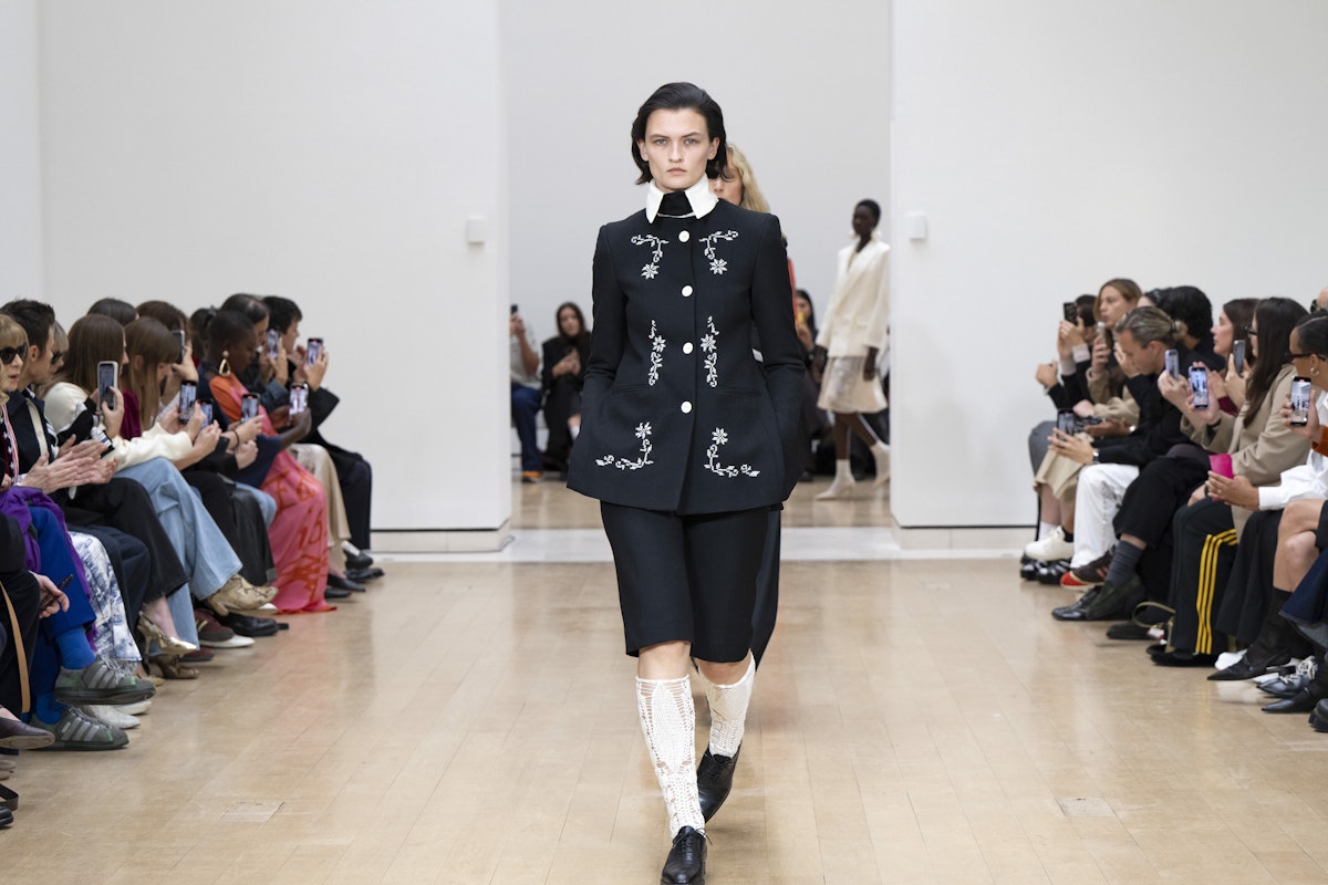 S.S. Daley debutta con la sfilata donna alla LFW. Ospite d'onore Harry ...