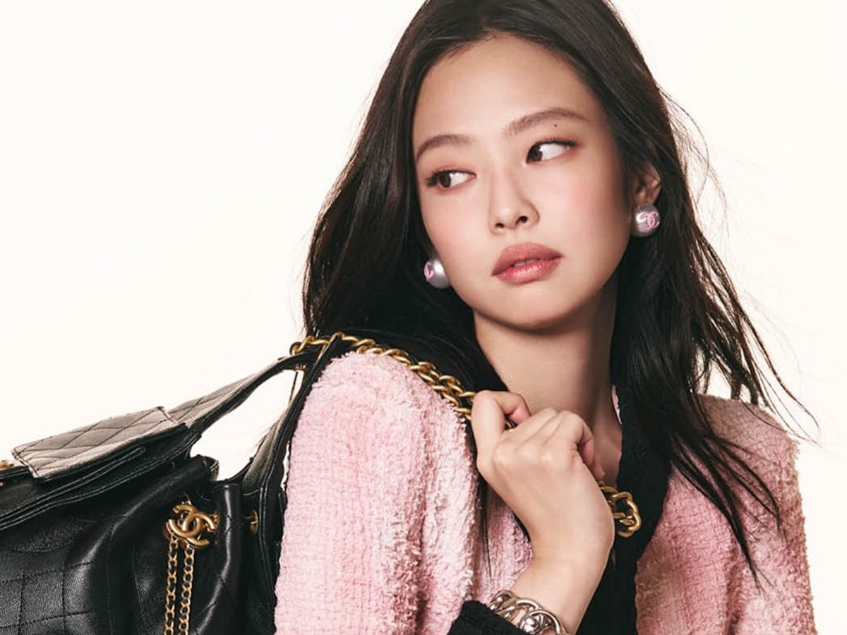 Jennie delle Blackpink è il volto della nuova campagna per la borsa Chanel 25 | Video