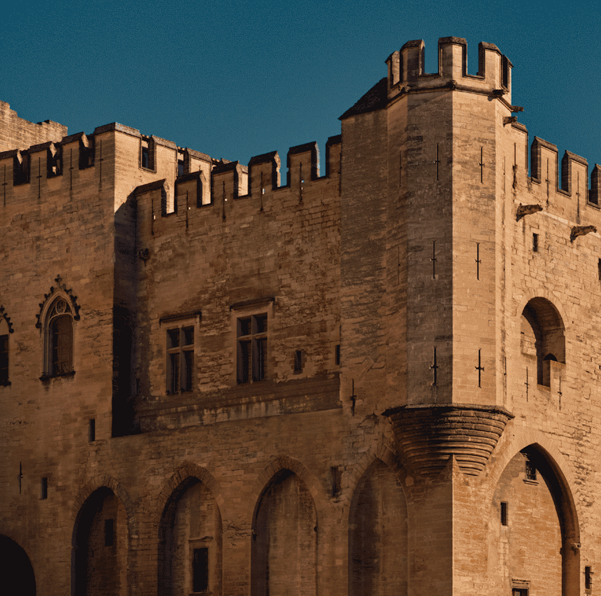 Louis Vuitton Cruise 2026: guarda la sfilata in diretta da Avignone