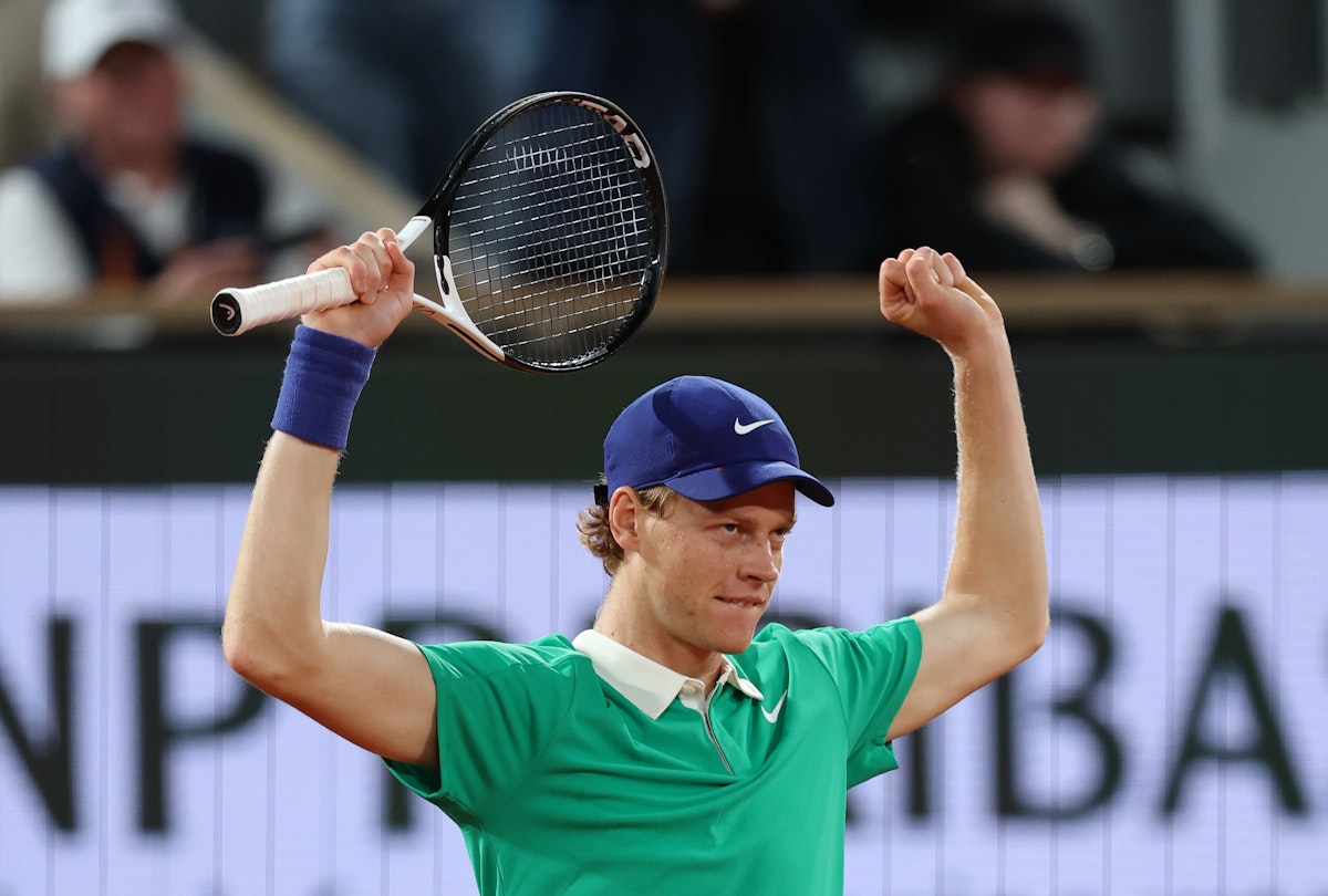 Jannik Sinner batte Djokovic in tre set e vola in finale al Roland Garros 2025 | Video