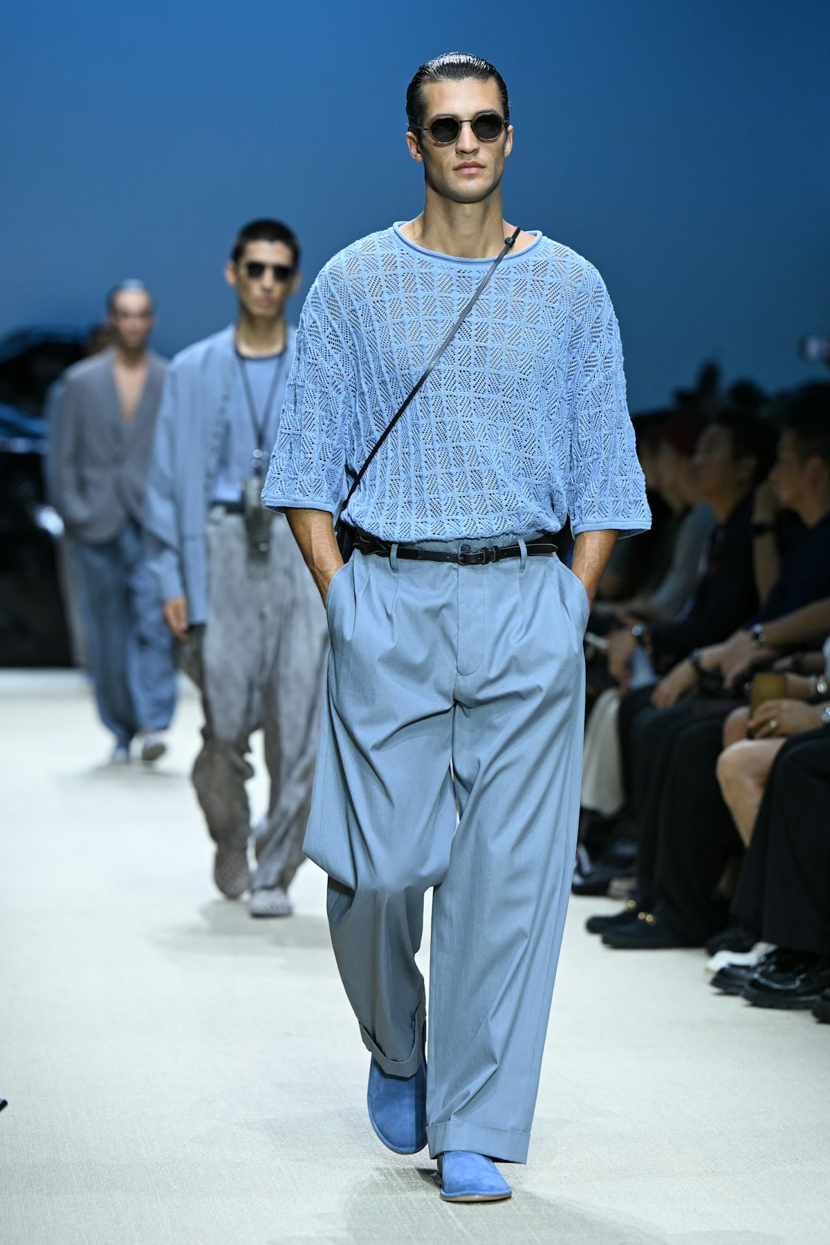 Giorgio Armani primavera estate 2026: un'eleganza nomade tra città e ...