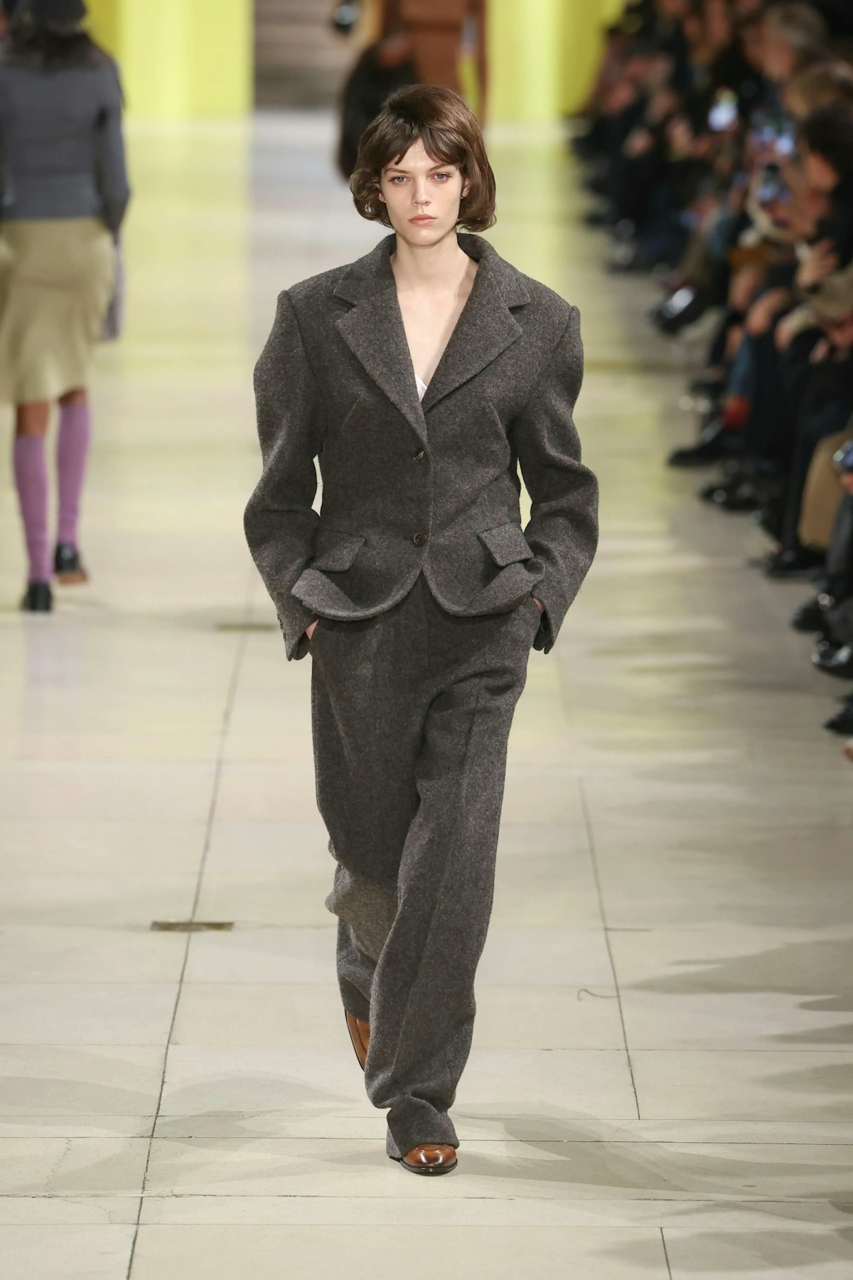 Back to Office: lo stile à la garçonne e la sartorialità guidano la ...