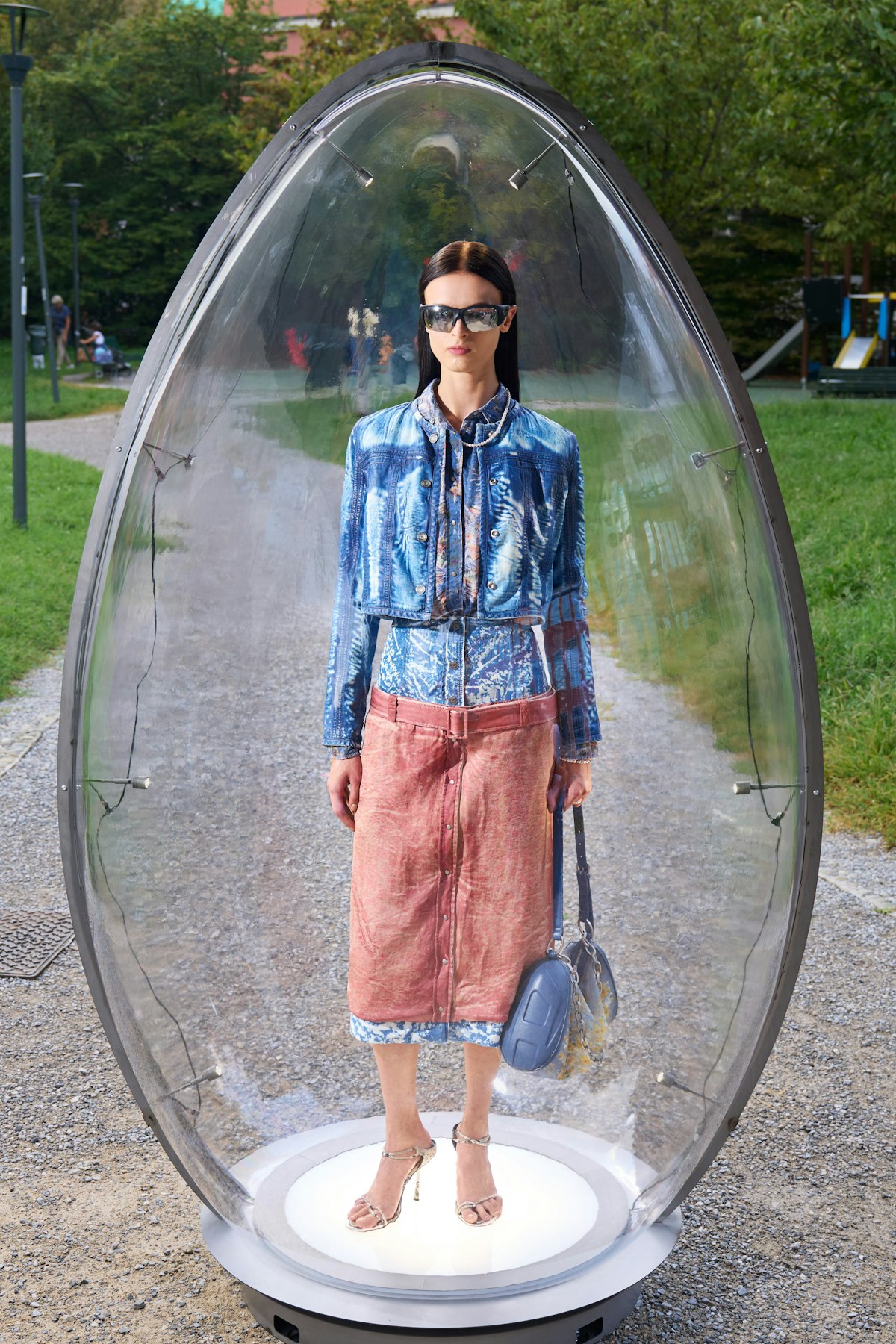 Diesel, la sfilata primavera estate 2026 è una caccia al tesoro per le ...