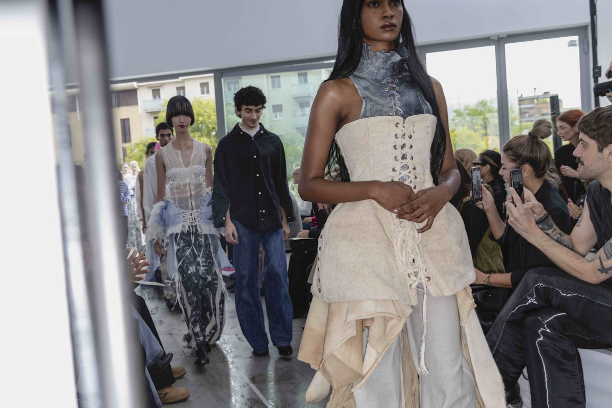 UNSTAGE: la moda di IED Milano sfiora l'arte alla Galleria Lia Rumma ...