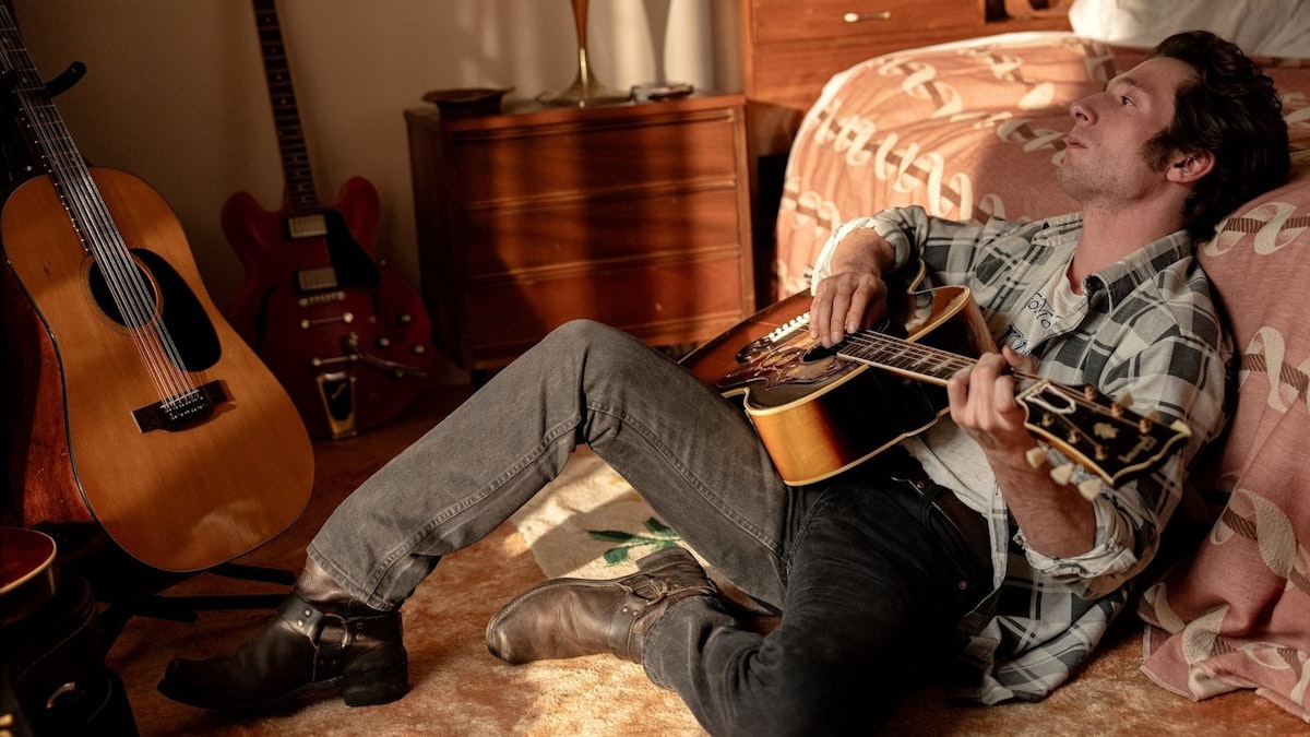 Jeremy Allen White e Jeremy Strong nel biopic "Springsteen - Liberami ...