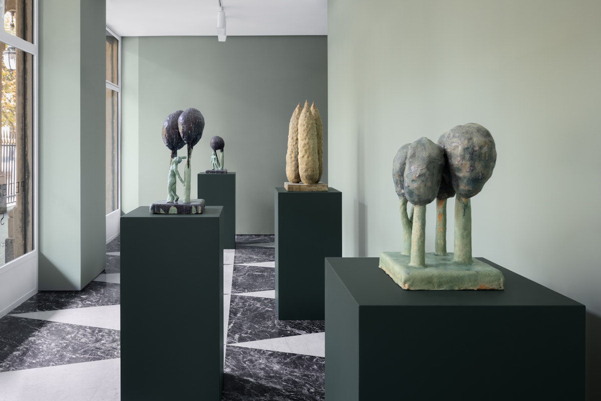 La tenerezza delle sculture di Peter Schlesinger, in mostra da Acne ...