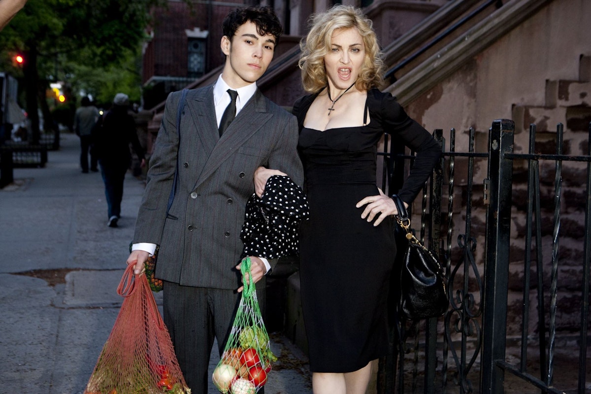 Madonna è protagonista della campagna “Dolce&Gabbana The One” e canta ...