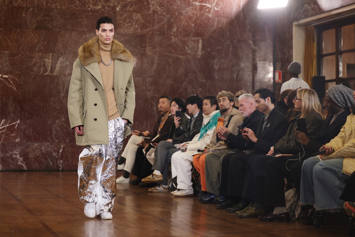 Abitare l'abito secondo Hed Mayner e la sfilata del Guest Designer di ...