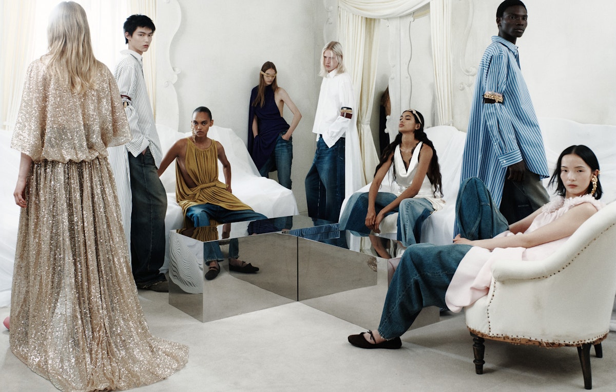 Balenciaga Spring 27: la collezione "Unsized" che si misura in grammi