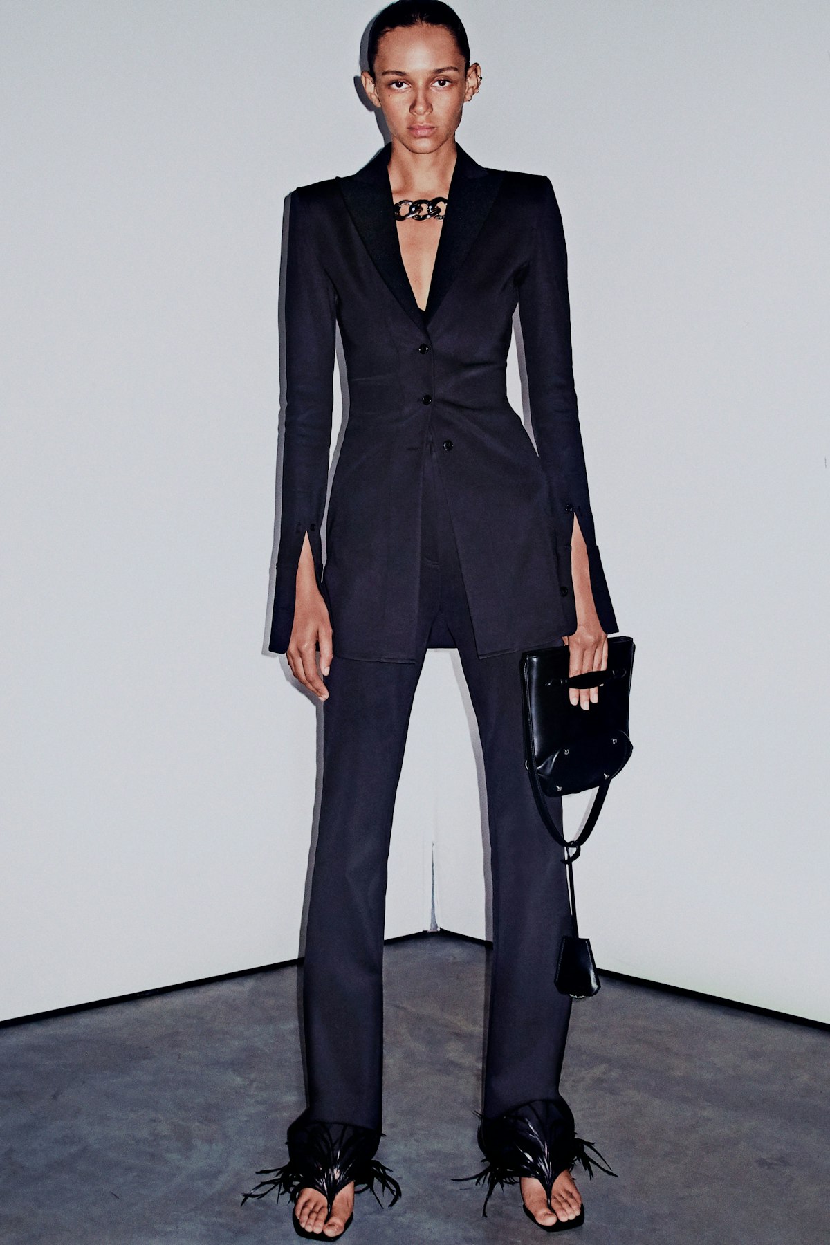 How to Dress Like a Capricorn - Capricorn Season Zodiac Sign Style ...