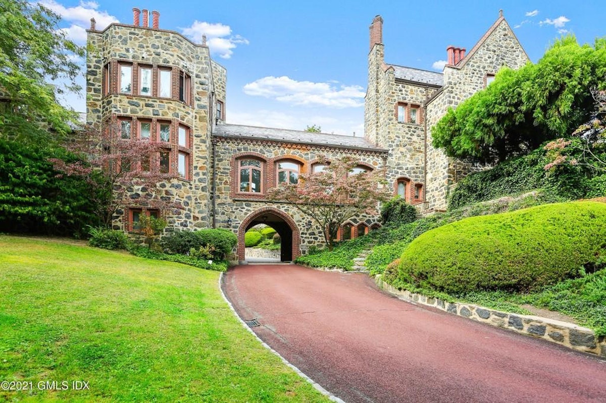 This $9.8 Million Connecticut Castle Has Major 'Bridgerton' Vibes ...