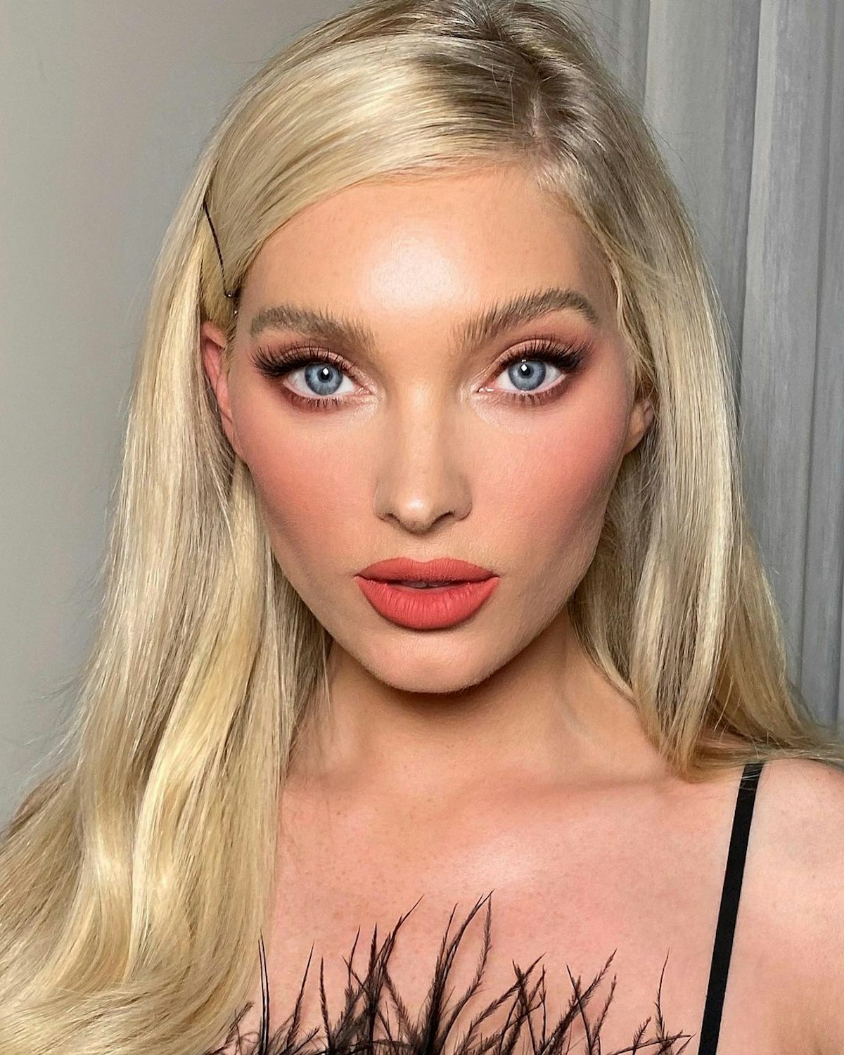 7 Monochrome Makeup Looks to Try in 2021 - Monochrome Beauty Trend