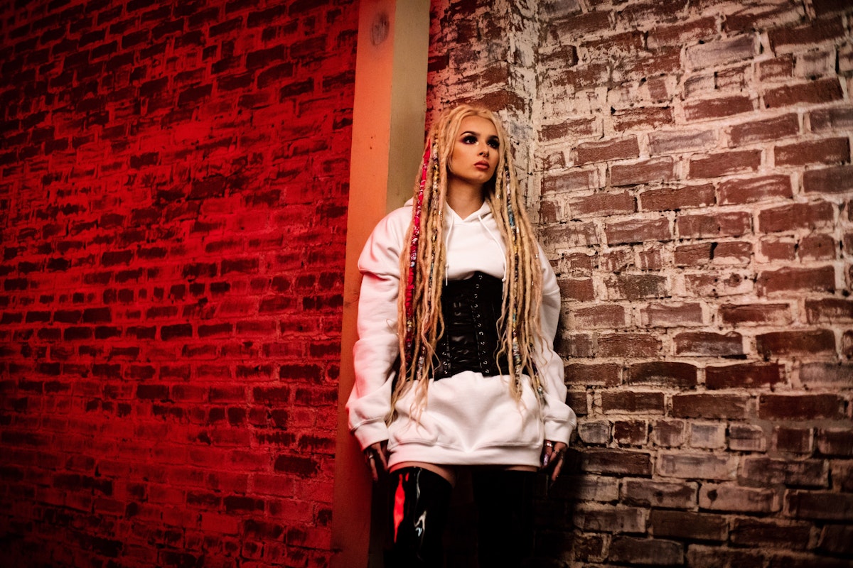 Zhavia Drops New Single, “100 Ways” - 2018 Zhavia Ward