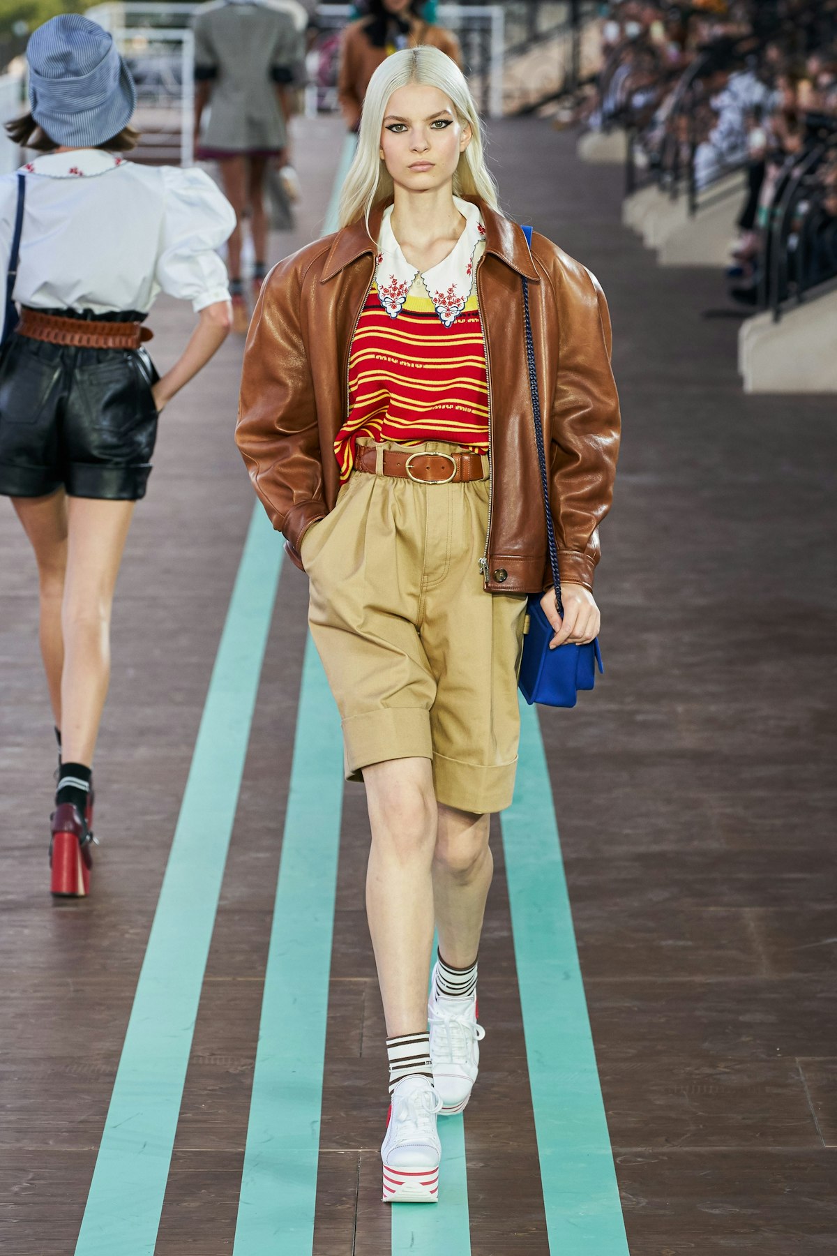 How to Style Bermuda Shorts - Bermuda Shorts Street Style 2021 Bella ...