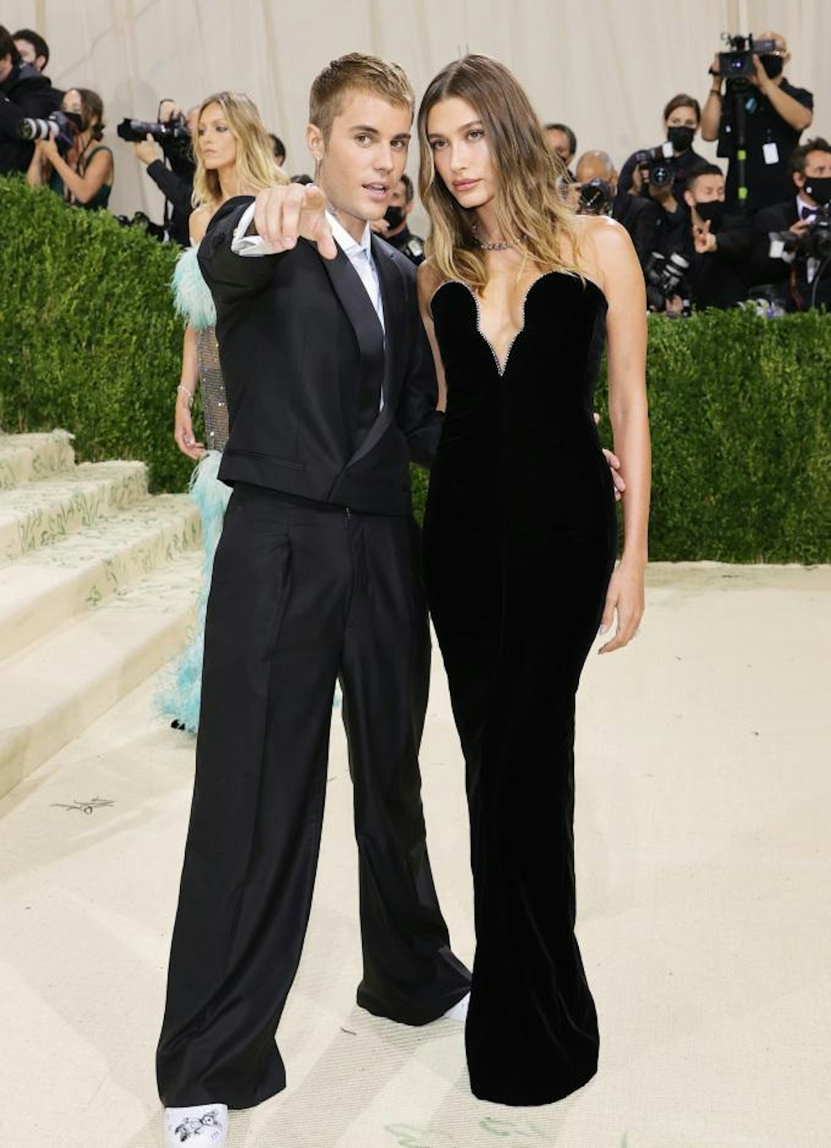 The Best Red Carpet Couple Moments of 2021 — Megan Fox Machine Gun ...