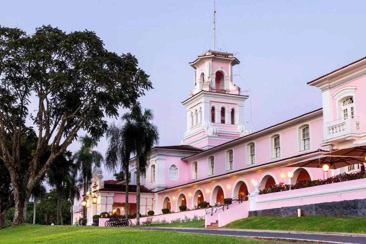 8 Pink Hotels to Stay at on Your Next Vacation — Beach Vacation Getaway ...