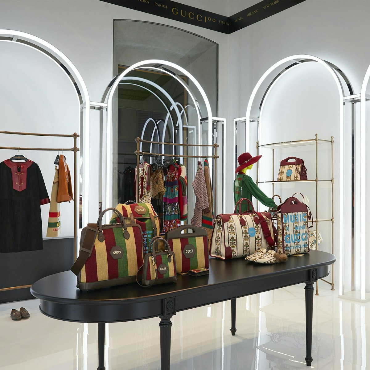 Gucci Goes to Hollywood for the Spring/Summer 2022 Love Parade — Billie ...