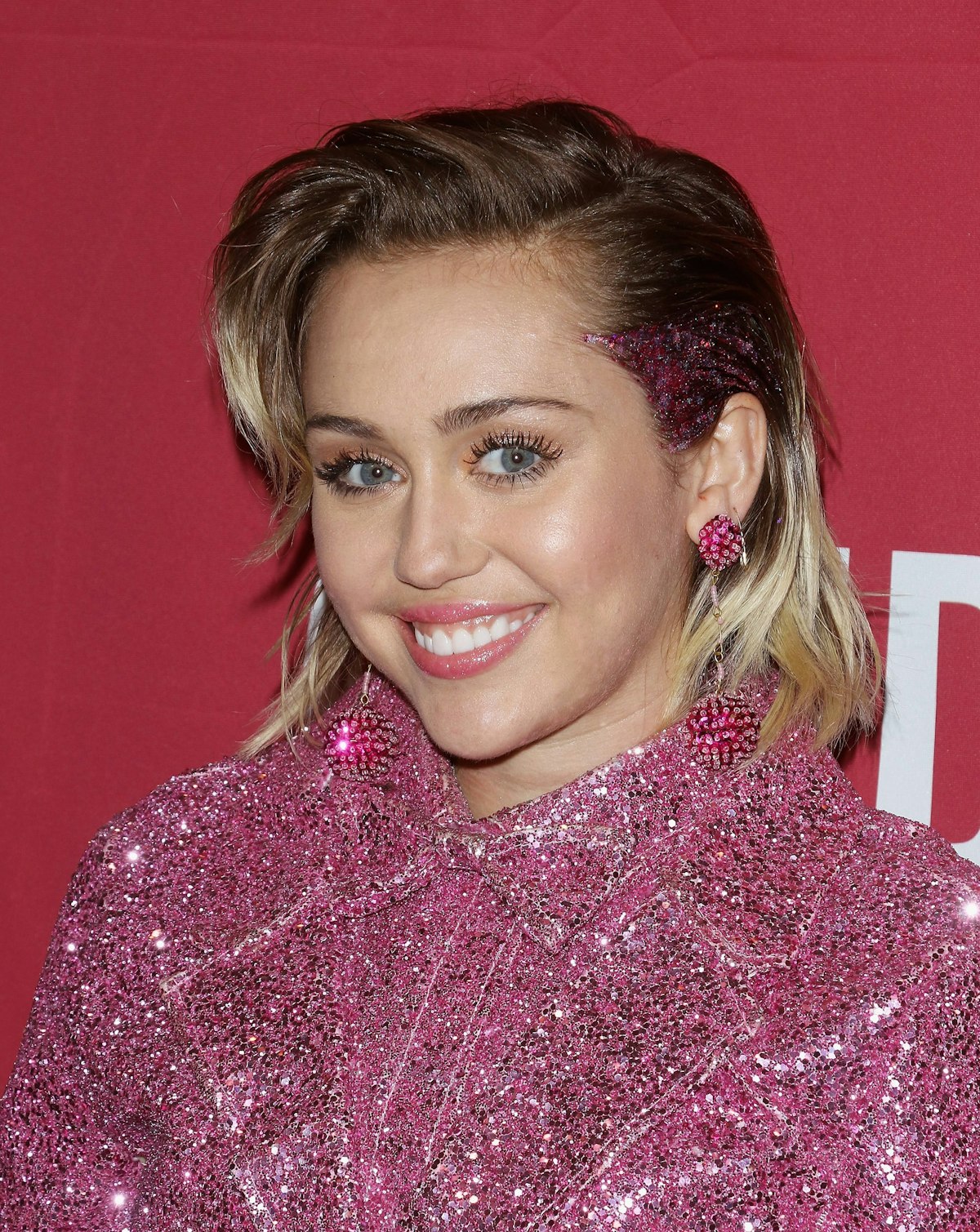 How to Wear Hair Glitter This Holiday Season - Hair Tinsel Crystals Glitter