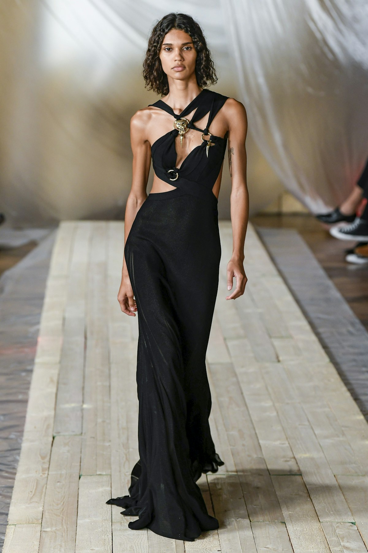 How to Dress Like a Leo - Zodiac Astrology Style Fashion Inspiration ...