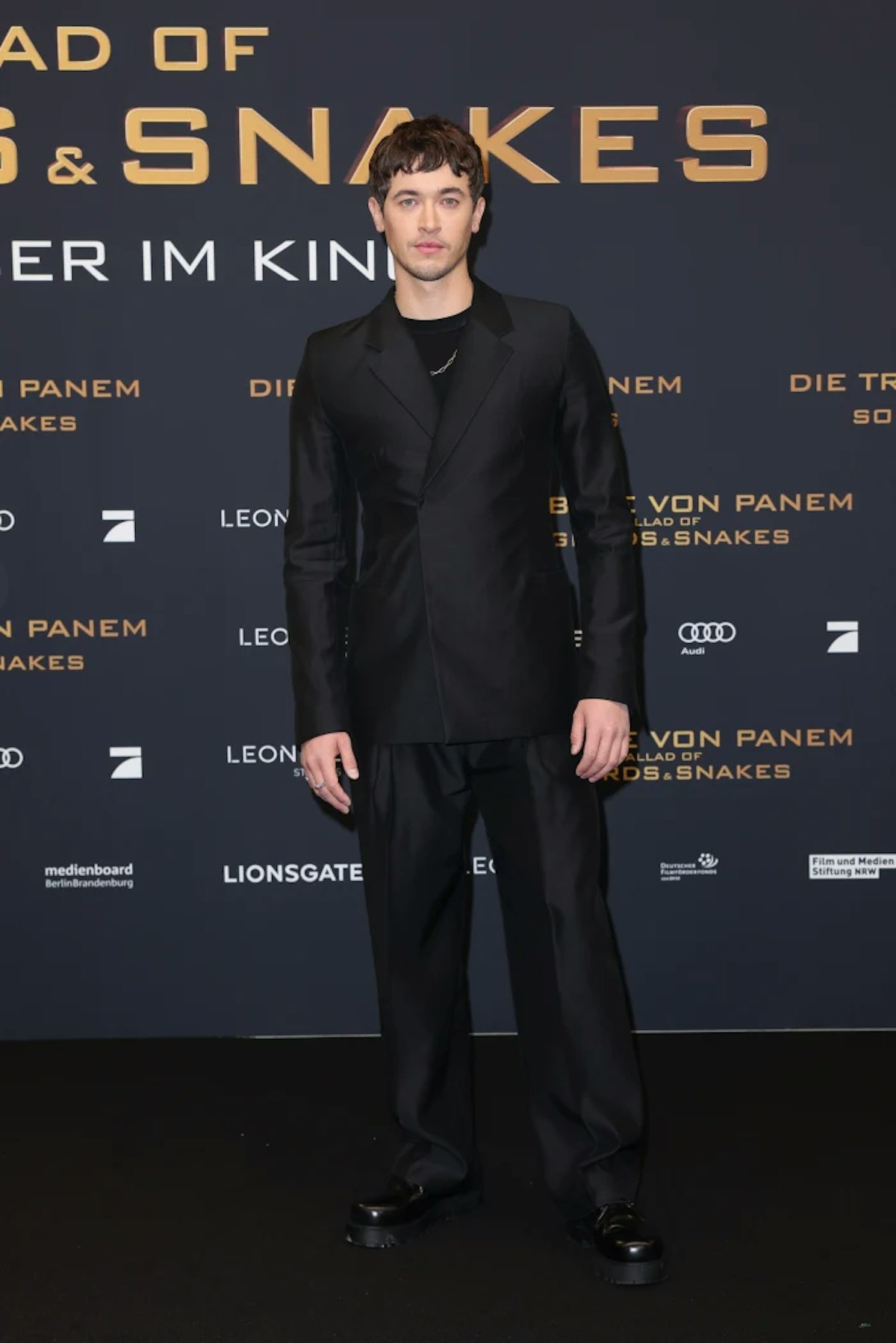 Who is Tom Blyth? Meet Young Coriolanus Snow From 'The Ballad of ...