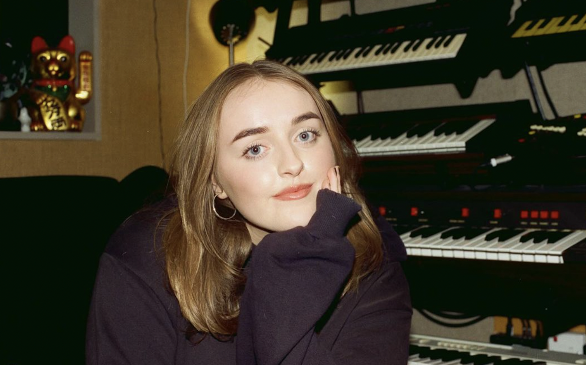 Meet Indie Singer-Songwriter Nell Mescal, Paul Mescal's Sister — Who is ...