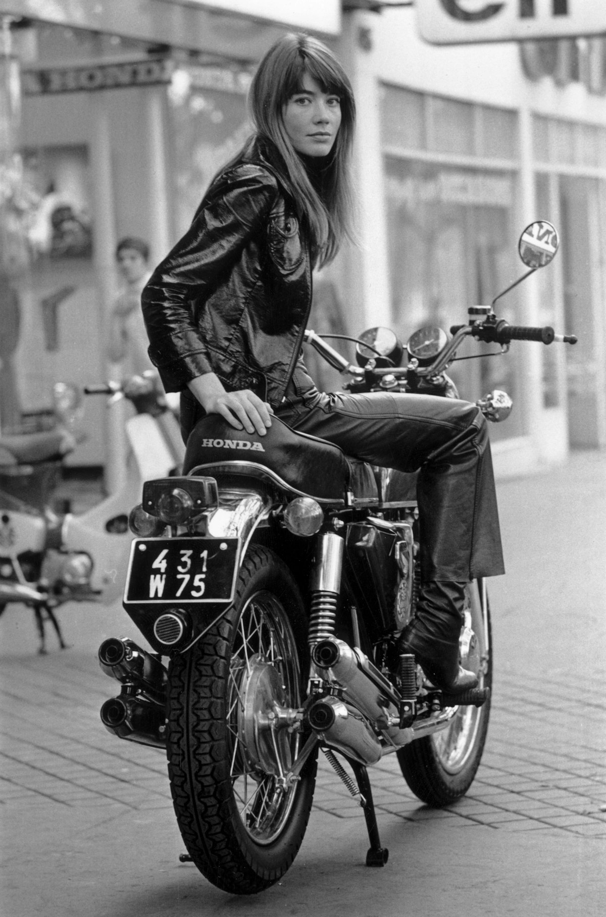 See Françoise Hardy's Most Iconic Outfits Of All Time—Françoise Hardy ...