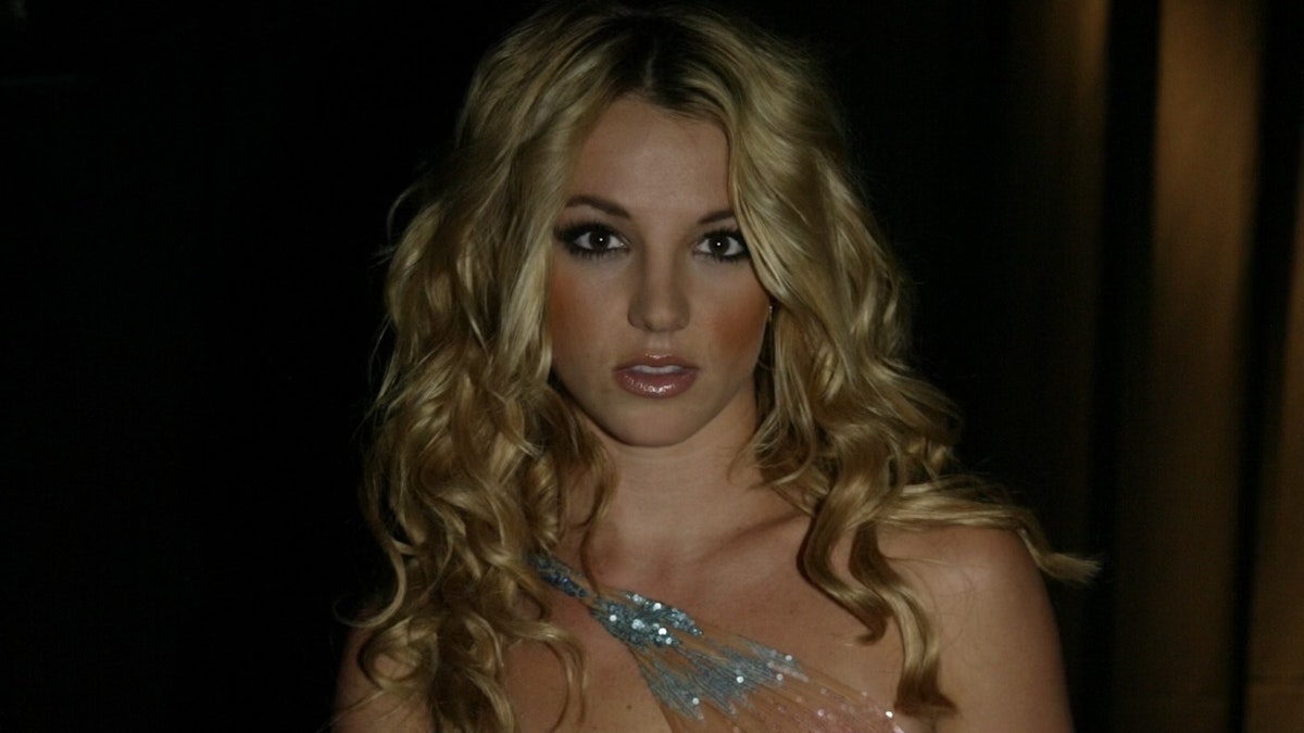 L'HISTOIRE: Britney Spears' Iconic Versace 'Butterfly Dress' | Flipboard