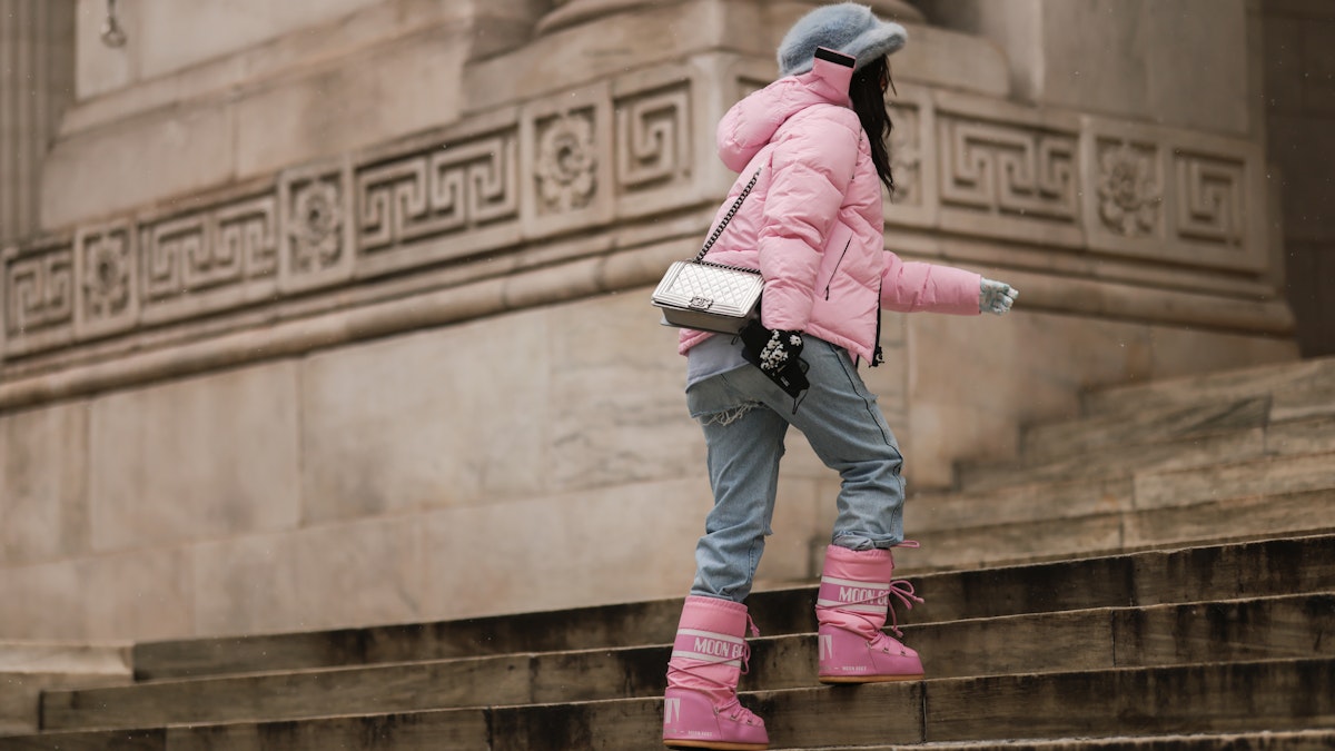 5 Tips to Make Your Moon Boots Look Cool—Winter Fashion, Pink Moon ...