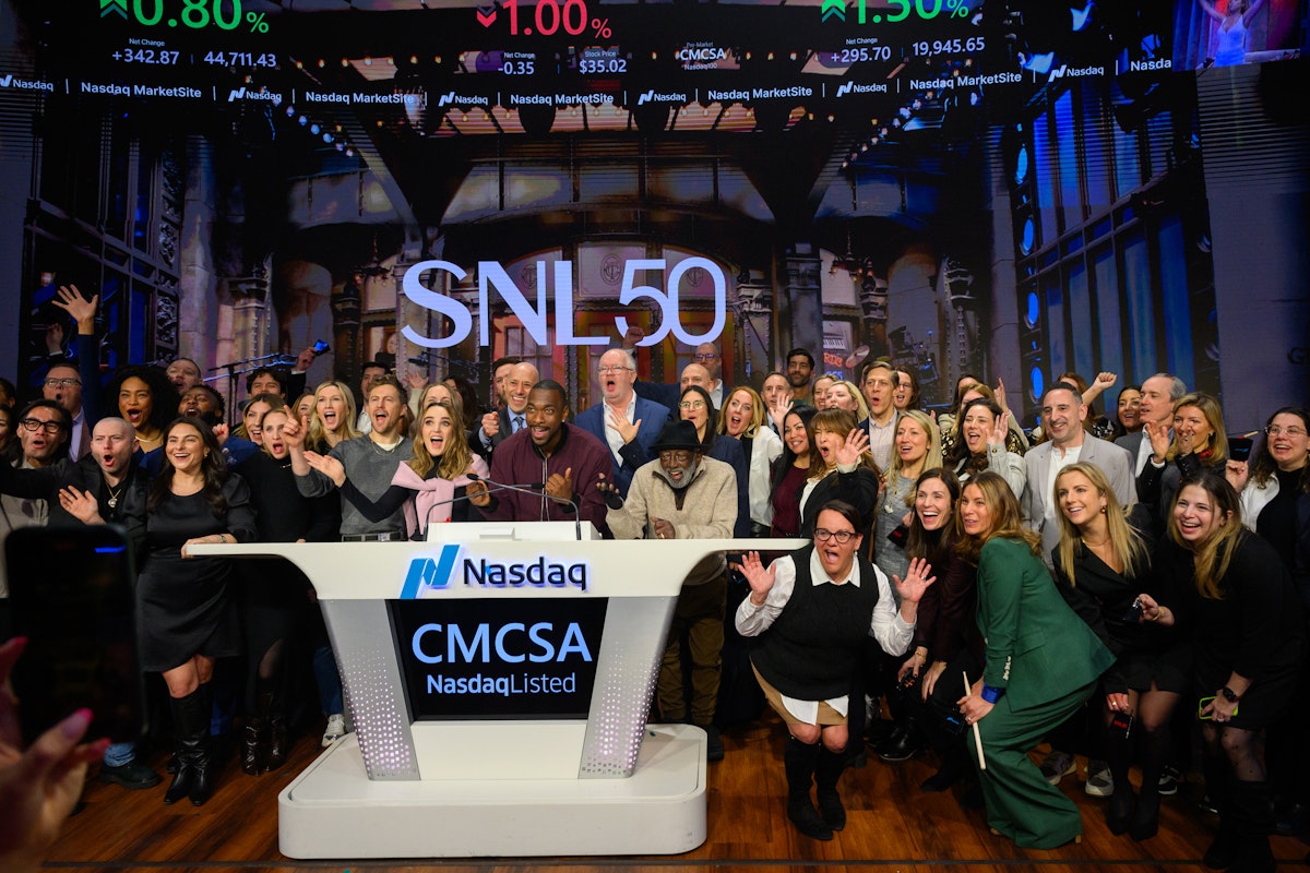 All the Performances from SNL's Anniversary Concert - Miley Cyrus, Bad ...