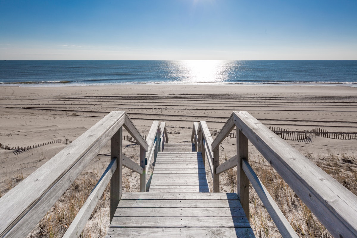 The Ultimate Beach Packing List For a Hamptons Getaway