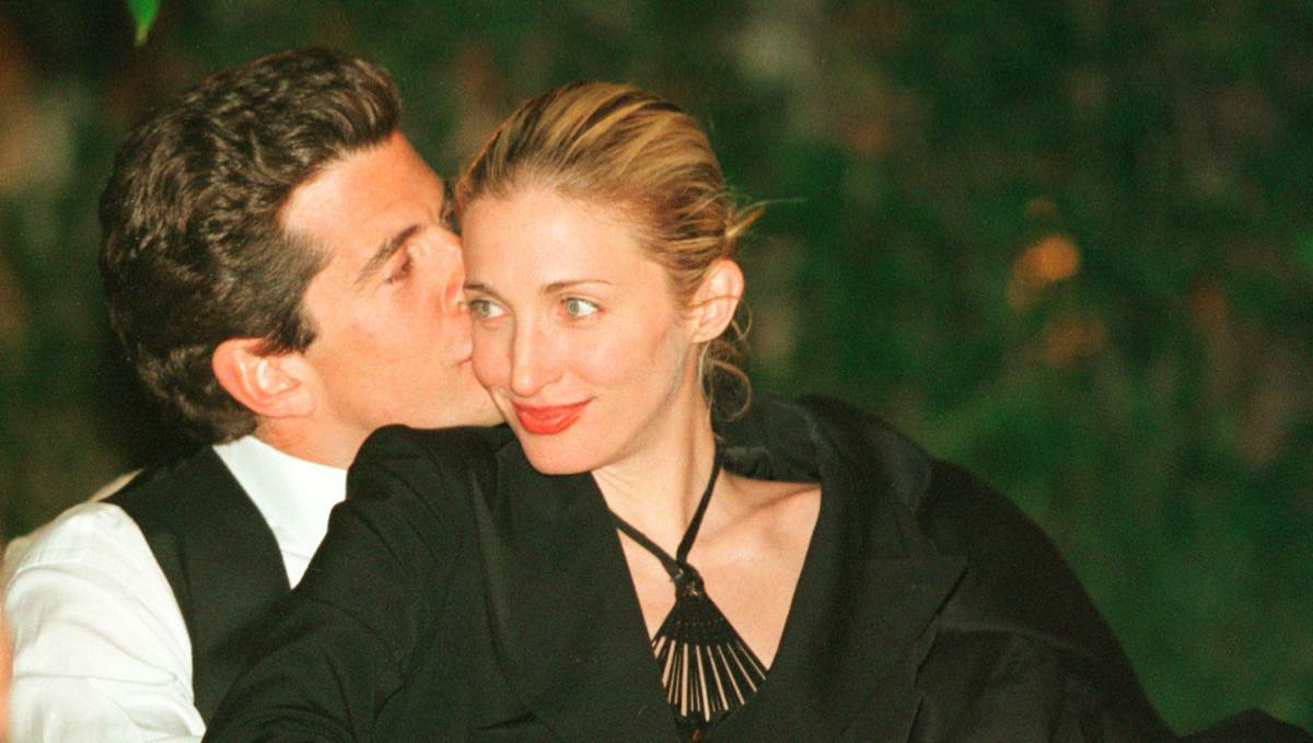 New Details on the John F. Kennedy Jr. and Carolyn Bessette Romance ...