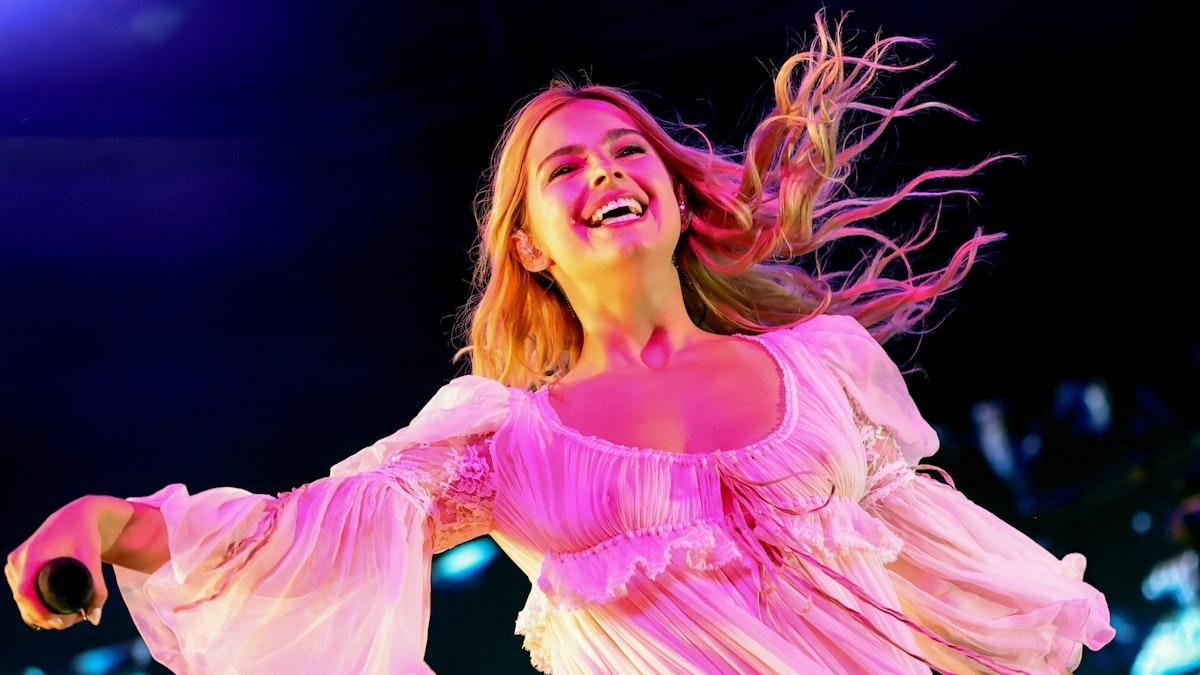 Addison Rae Becomes a Pink-Haired Horse Girl in 'Headphones On' Music ...