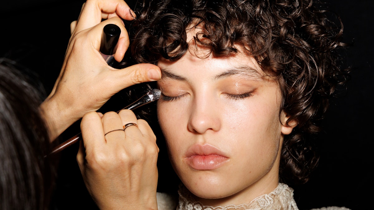 Explaining the Yarn Makeup Trend: What Is It? Is It Worth Trying? What ...