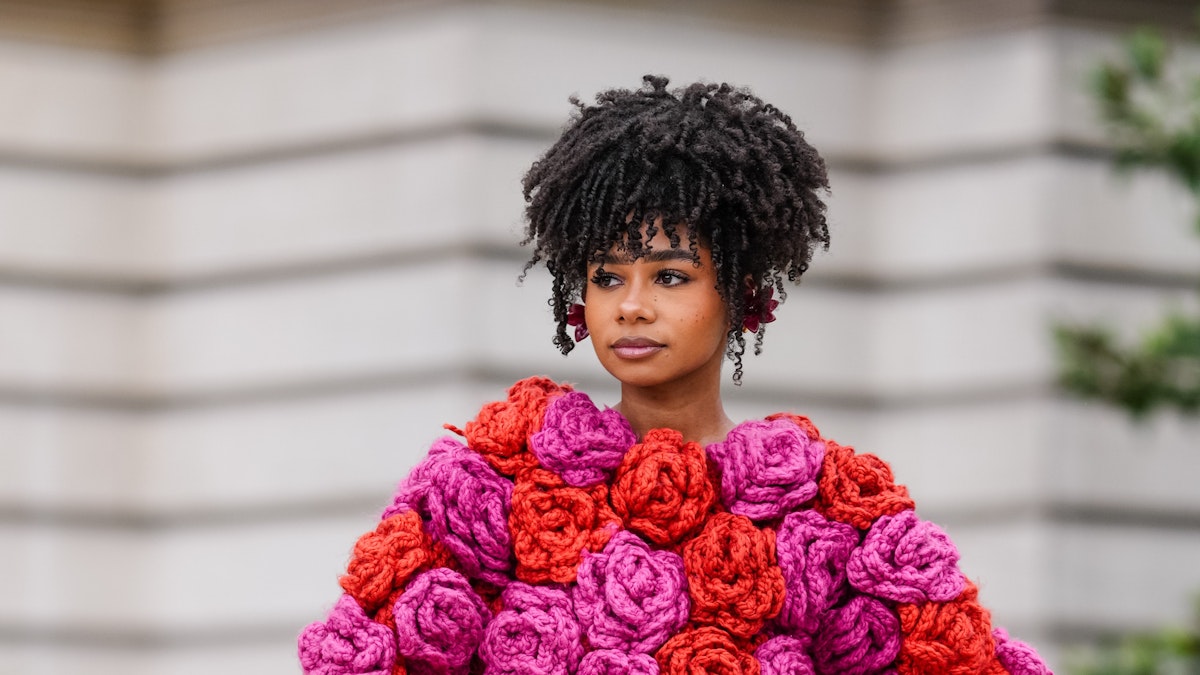 How to Keep Your Curly Hair Defined in Humid Heat, According to a Pro ...