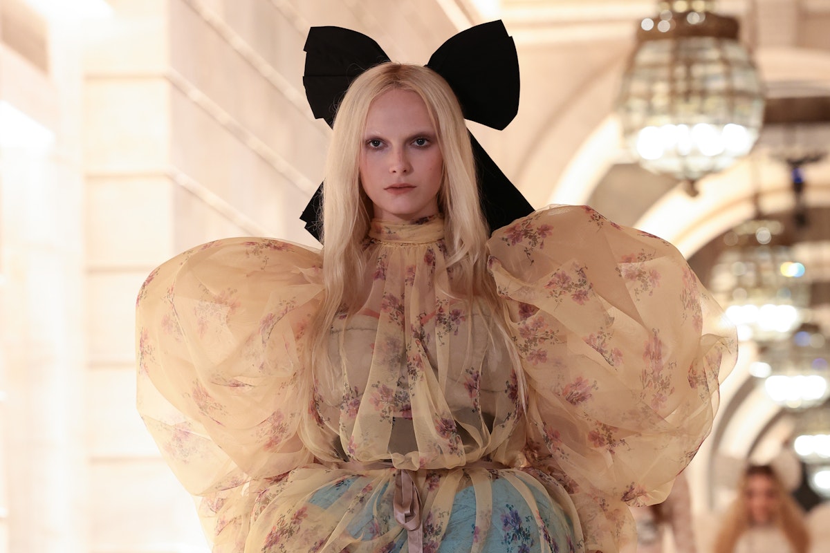 Marc Jacobs Fall 2025 Proves That Bigger Is Better