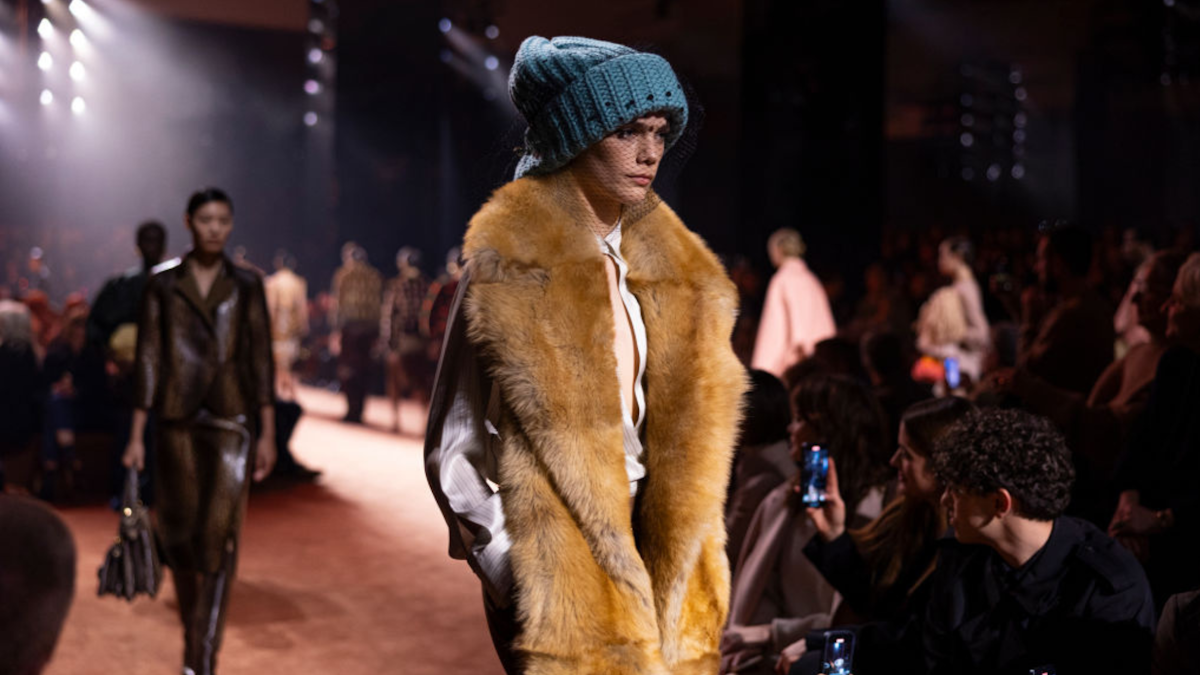 Fall/Winter 2025 Accessory Trends From the Runway - Scarves, Pillbox ...
