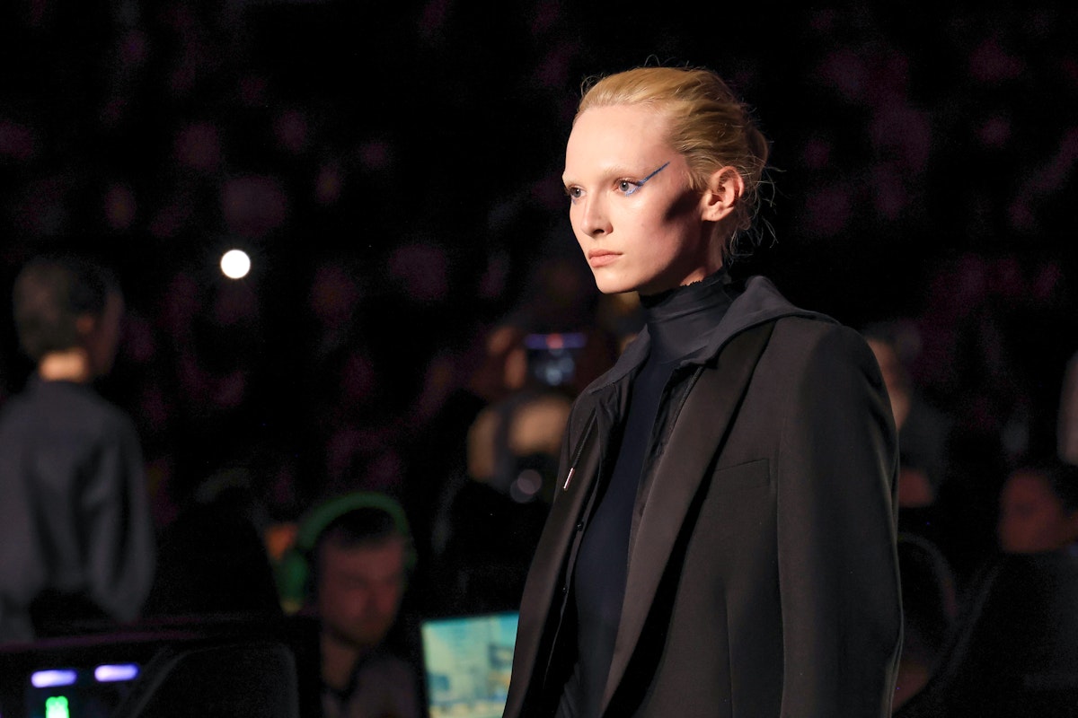 Maximalist Eye Makeup Trends For Fall/Winter 2025 - Runway Beauty Trends