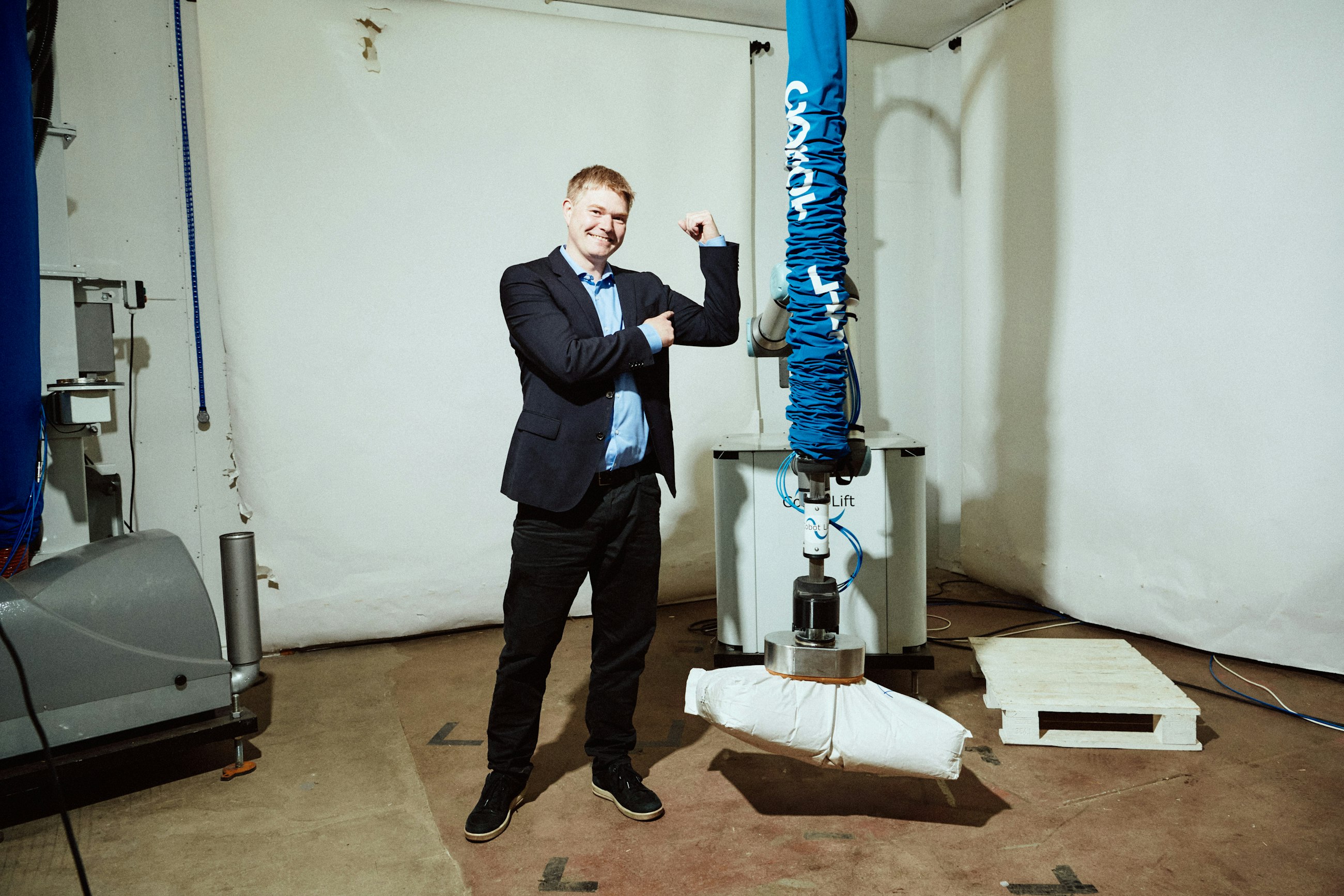 Cobot Lift rethinks collaborative robot lifting applications