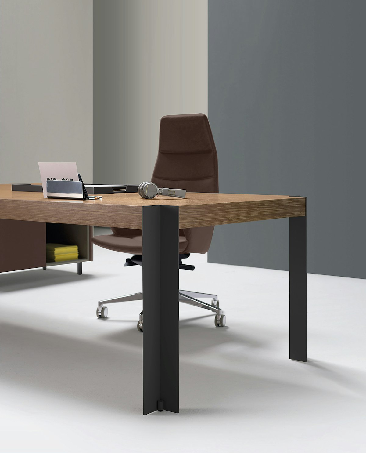 Roger table - Refined and modern