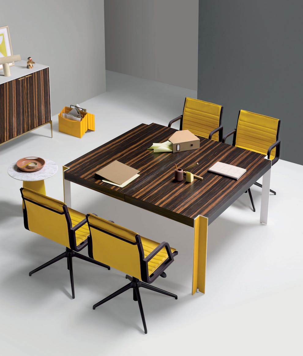 Roger table - Refined and modern