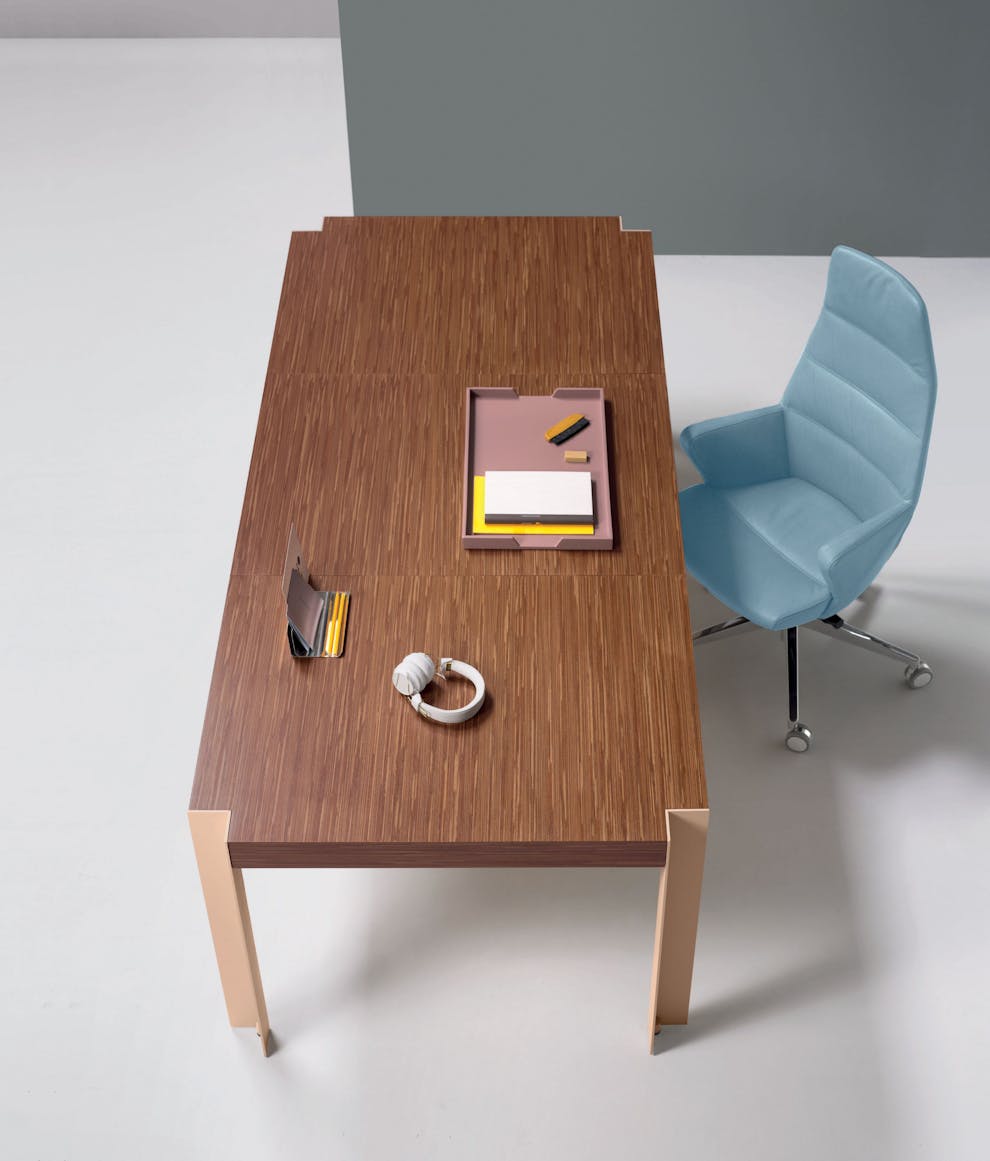 Roger table - Refined and modern