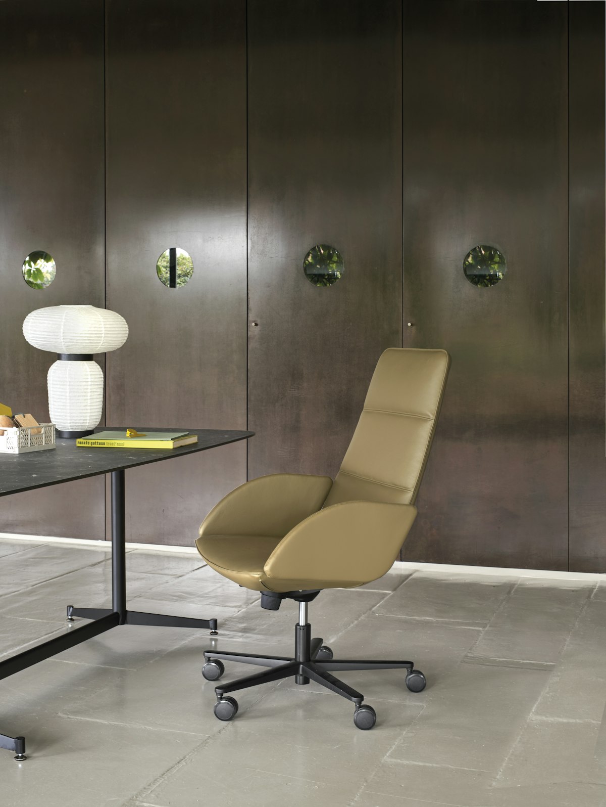 Amelie Comfort- executive chair with foam single shell