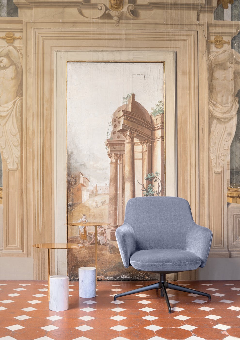 Level - generous and comfortable lounge chair